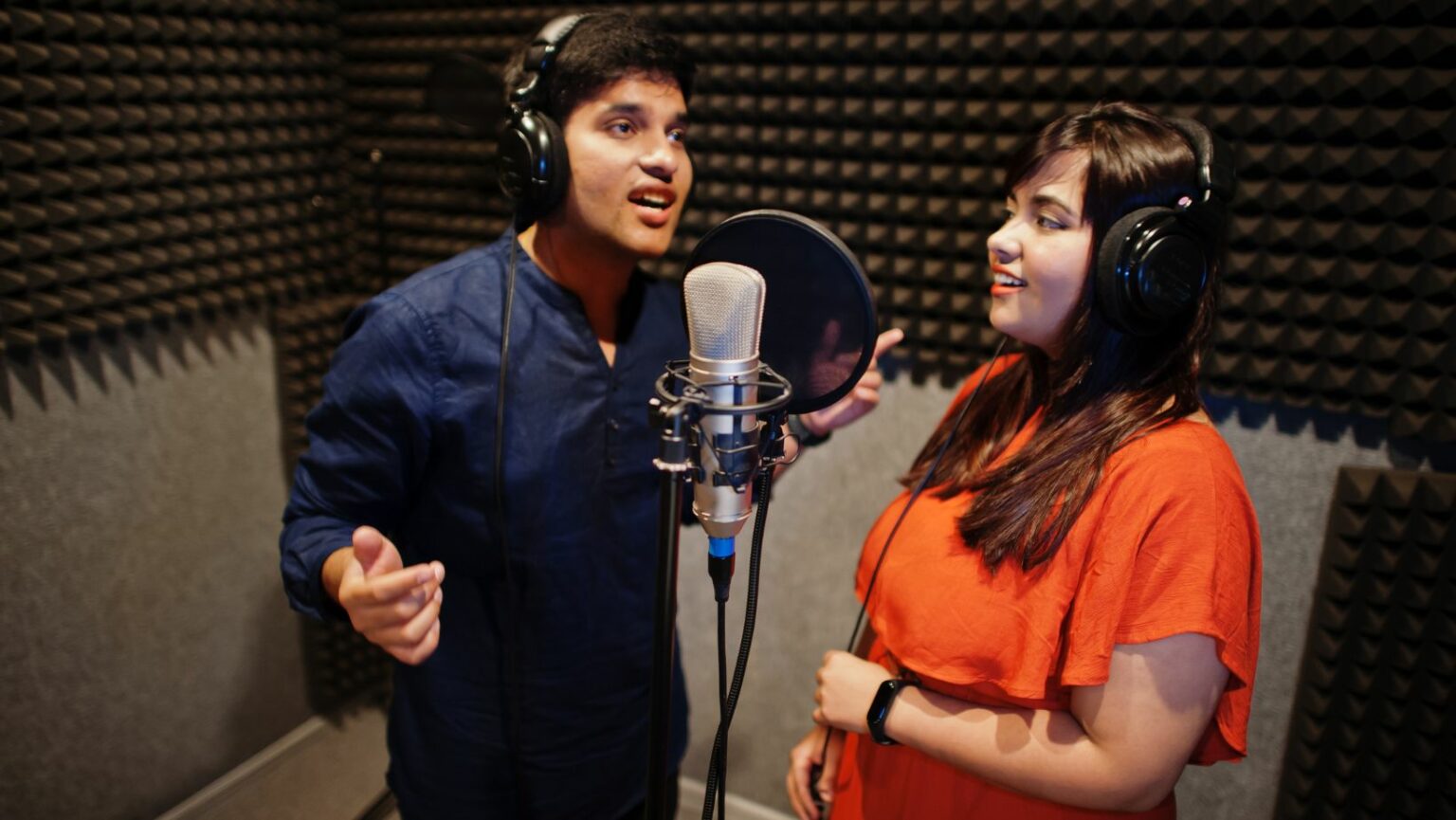 Discover the Magic of Iconic Male and Female Music Duets That Will Take ...